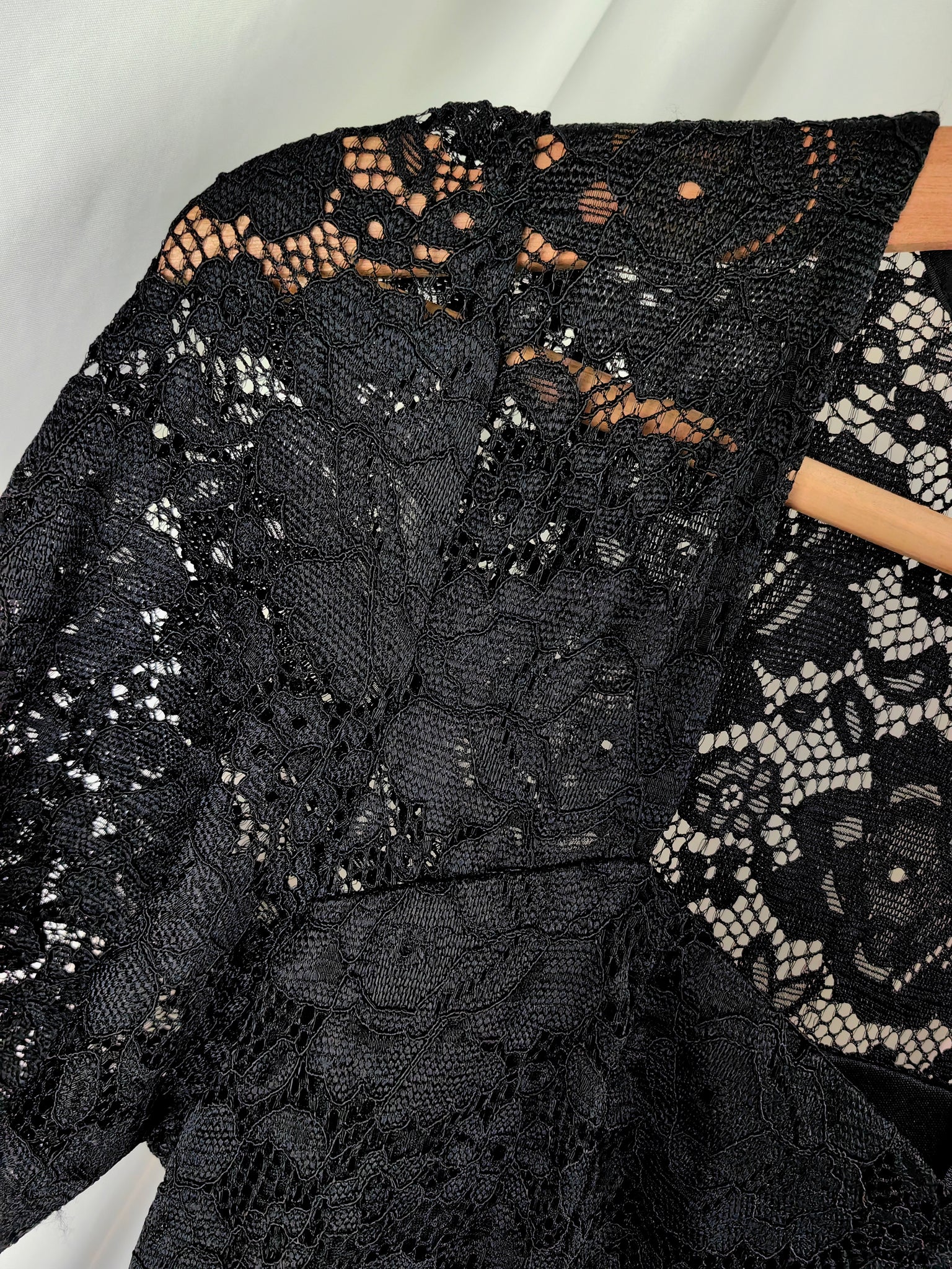 Premium Lace Dinner Dress:Polyester + Lace, Sweetheart Neck | 高级晚宴蕾丝长裙 ...